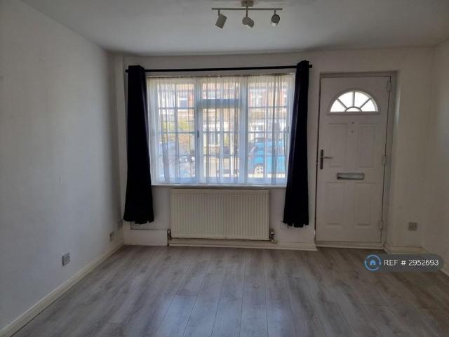 1 bedroom semi detached house to rent