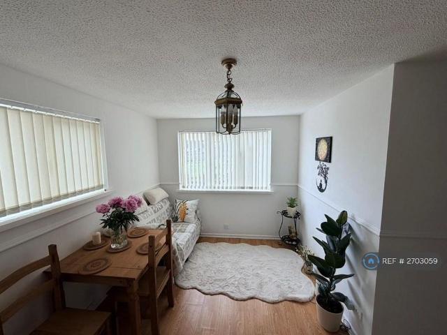 1 bedroom semi detached house to rent