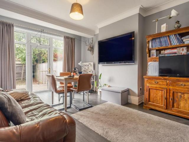 1 bedroom semi detached house to rent