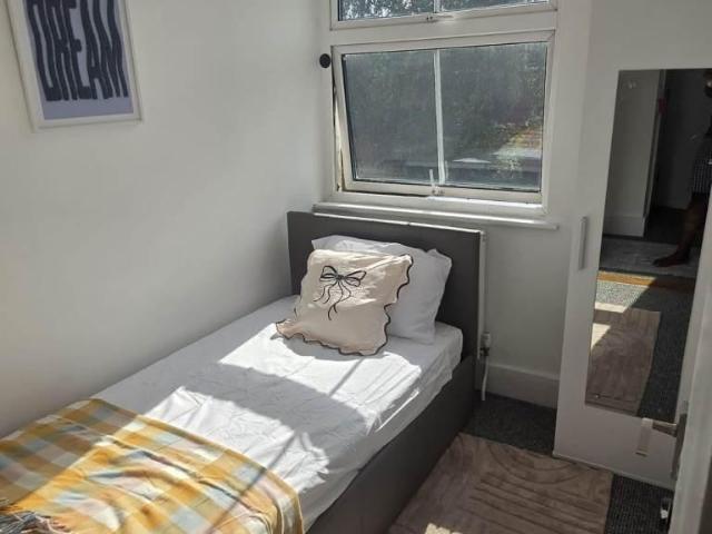 1 bedroom semi detached house to rent