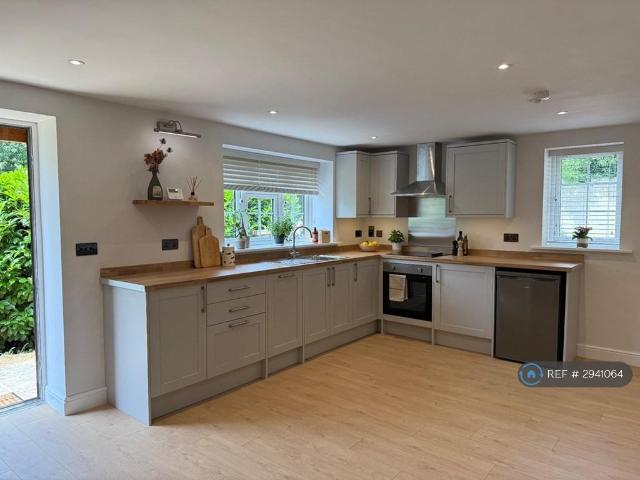 1 bedroom semi detached house to rent