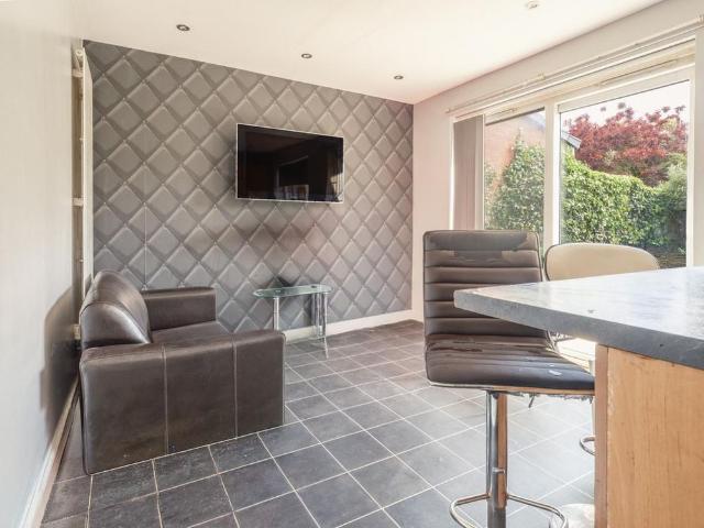 1 bedroom semi detached house to rent