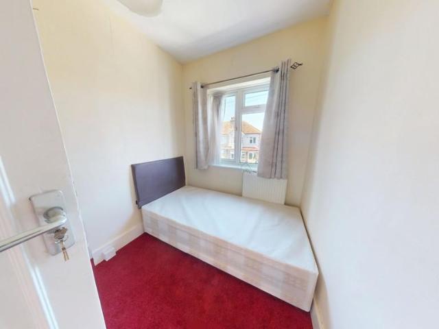1 bedroom semi detached house to rent