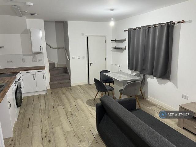 1 bedroom semi detached house to rent