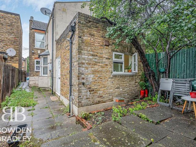 1 bedroom semi detached house for sale