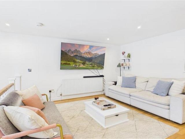 1 bedroom semi detached house for sale