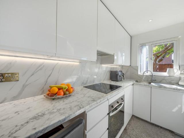 1 bedroom semi detached house for sale
