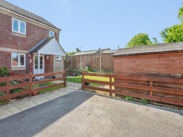 1 bedroom semi detached house for sale