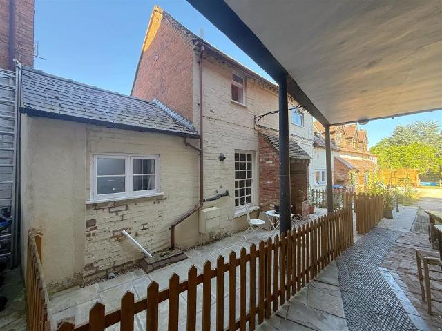 1 bedroom semi detached house for sale