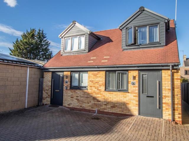 1 bedroom semi detached house for sale