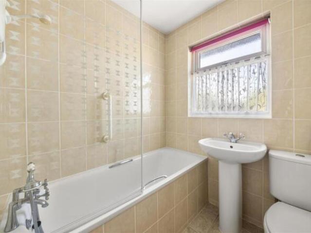 1 bedroom semi detached house for sale in Berrydale Road, Hayes, UB4