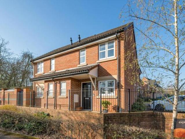 1 bedroom semi detached house for sale in Binfields Farm Lane, Chineham, RG24