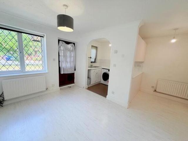 1 bedroom semi detached house for sale in Cedar Wood Drive, WD25