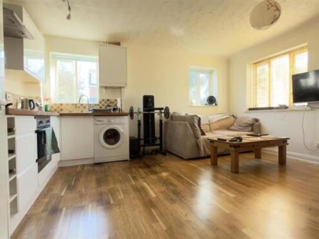 1 bedroom semi detached house for sale in Meadenvale, Peterborough, PE1