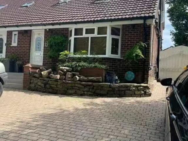 1 bedroom semi detached house for rent in 26 Lever Park Avenue.