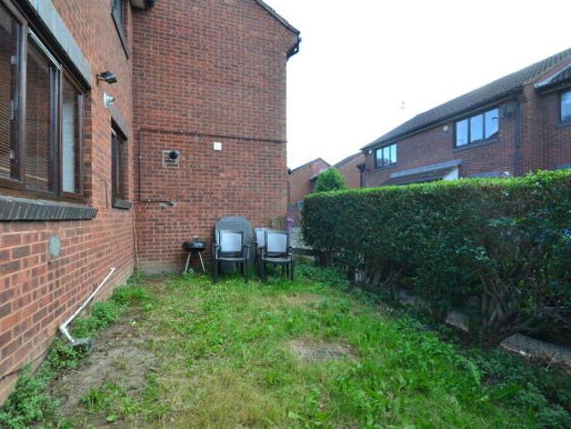 1 bedroom semi detached house for rent in Tiller Road, Tower Hamlets, London, E14