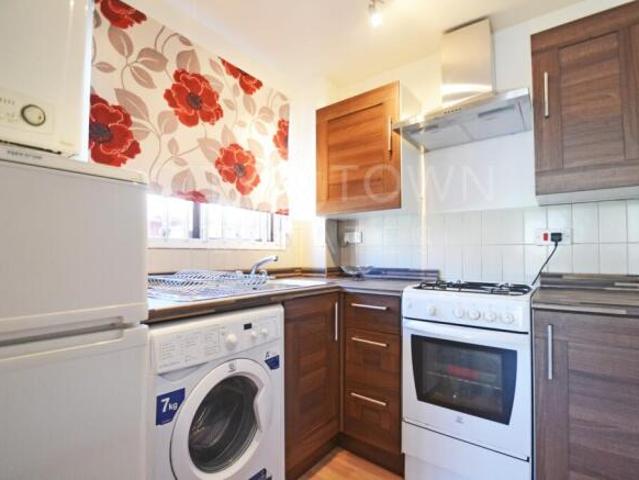1 bedroom semi detached house for rent in Tiller Road, London, E14