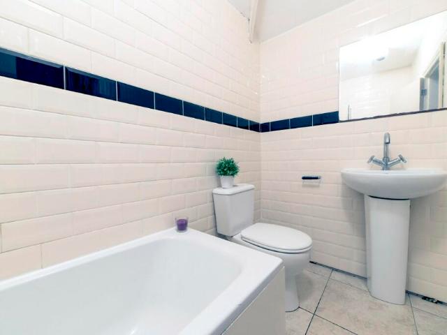 1 bedroom semi detached house for rent in Brentbridge Road, Manchester, Greater Manchester, M14