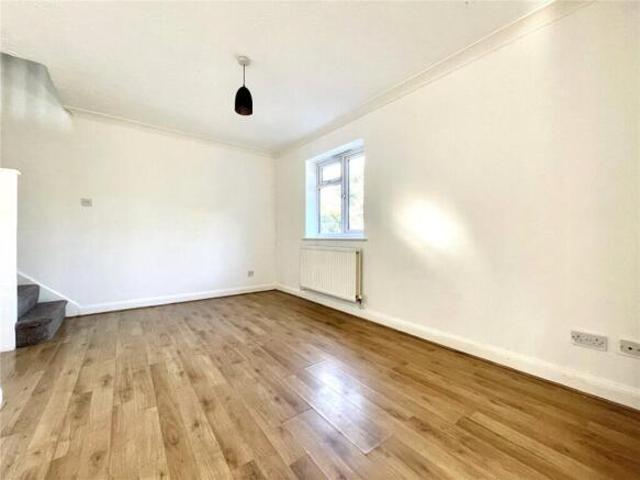 1 bedroom semi detached house for rent in Chatsworth Road, Dartford, Kent, DA1