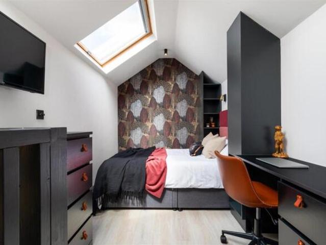 1 bedroom semi detached house for rent in Charles Street West Student House 26/27, LN1