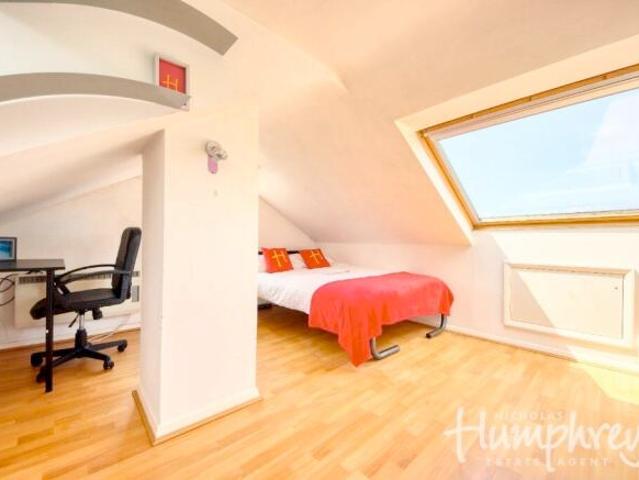 1 bedroom semi detached house for rent in College Road, opposite CCCU, CT1
