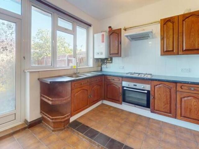 1 bedroom semi detached house for rent in Double Room To Let In Mitcham, CR4