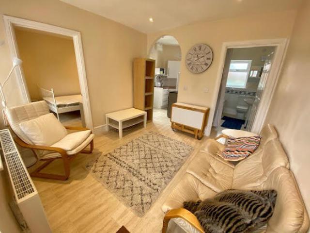 1 bedroom semi detached house for rent in Haddon Road, Leamington Spa, Warwickshire, CV32