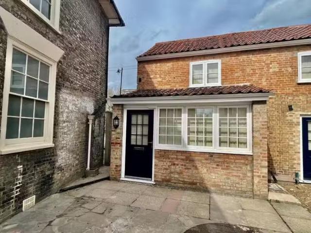 1 bedroom semi detached house for rent in High Street, Mildenh.