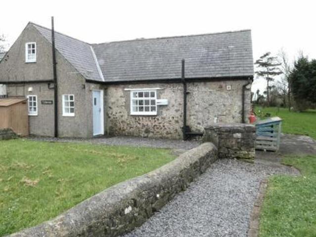 1 Bedroom Semi detached House For Rent In Llanfairpwllgwyngyll, Sir Fon