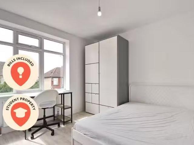 1 bedroom semi detached house for rent in Northville Road, Hor.