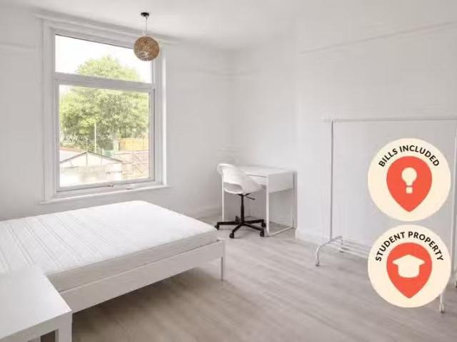 1 bedroom semi detached house for rent in Northville Road, Hor.