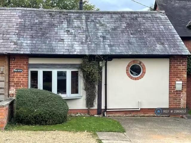 1 bedroom semi detached house for rent in Norton Lindsey, Warw.