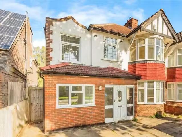 1 bedroom Semi Detached Property to rent, Elgar Avenue, Surbit.