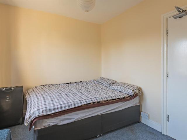 1 bedroom semi detached sharedaccommodation to rent