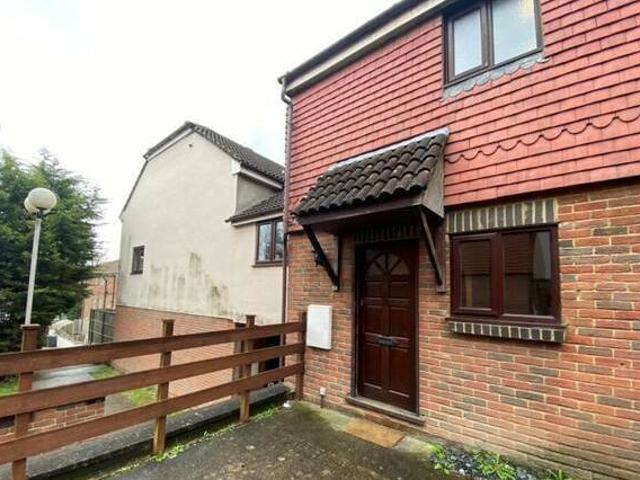 1 bedroom semidetached house for rent in Peacock Mews Springvale ME16