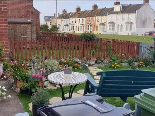1 bedroom semidetached house for rent in Plover Walk Weymouth DT4