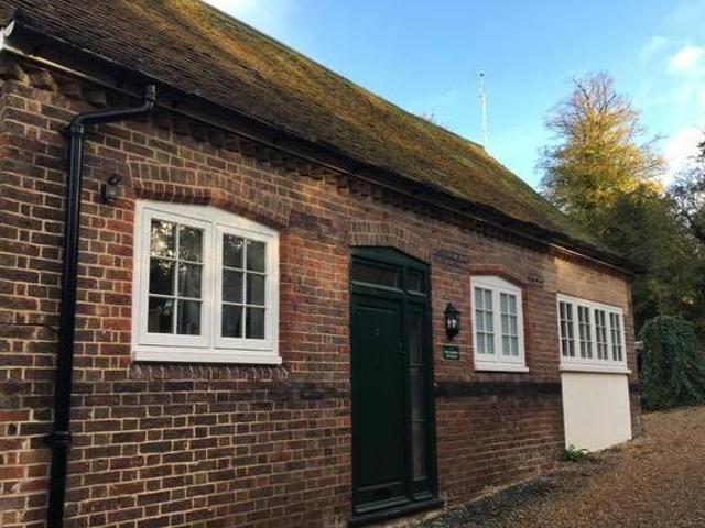 1 bedroom semidetached house for rent in Pre Garden Cottages Garden House Lane St Albans Hertfor