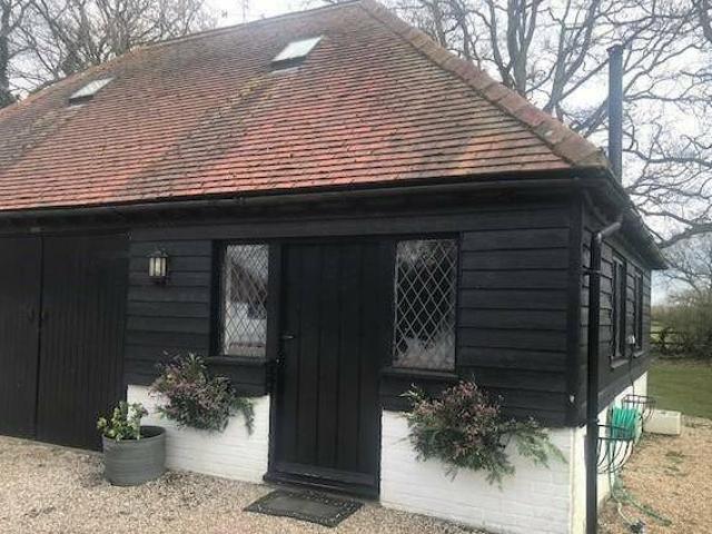 1 bedroom semidetached house for rent in The Studio Mundy ManorMersham TN25