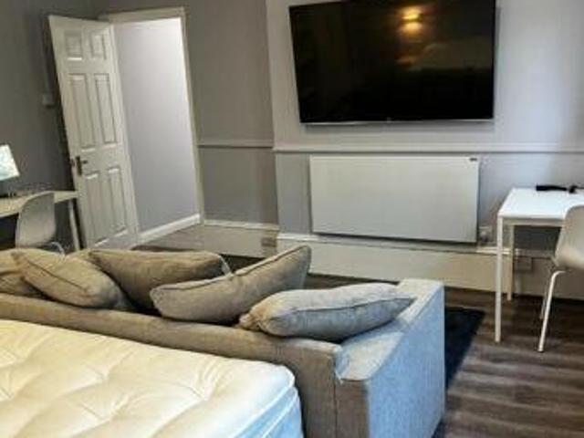 1 Bedroom Serviced Apartment For Rent In Bournemouth, Dorset