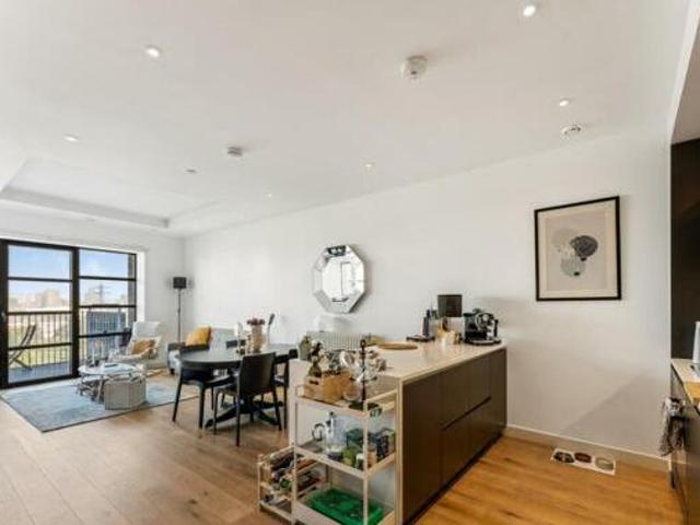 1 Bedroom Serviced Apartment For Sale In London City Island, London