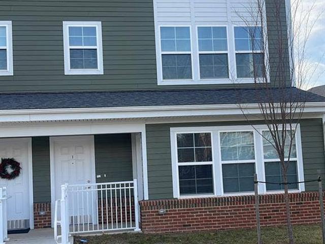 1 BEDROOM SHARED BATH