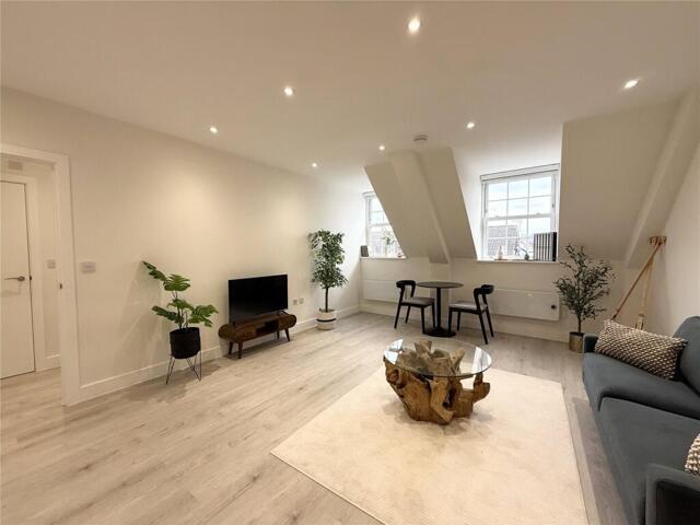 1 Bedroom Shared Living/roommate Marlow Buckinghamshire LS99029363