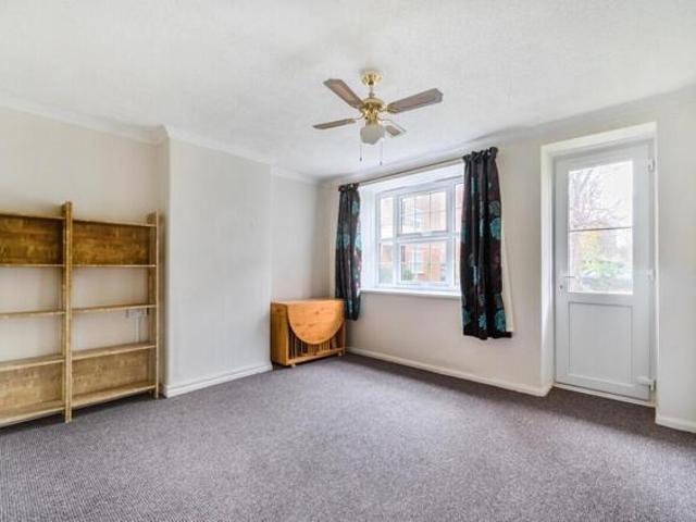 1 Bedroom Shared Living/roommate Mitcham Greater London LS99736061