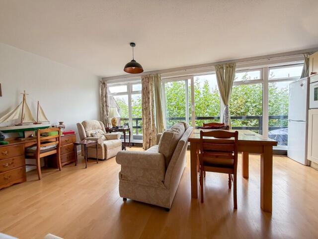 1 Bedroom Shared Living/roommate Nailsea North Somerset 101316152