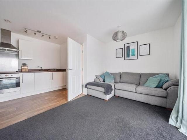 1 Bedroom Shared Living/roommate Newbury Berkshire LS101200206