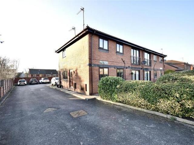 1 Bedroom Shared Living/roommate Oldham Oldham 100456471