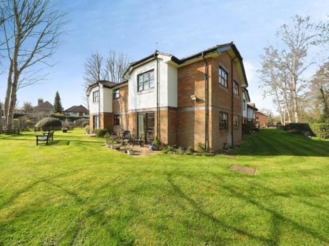 1 Bedroom Shared Living/roommate Addlestone Surrey 100649304