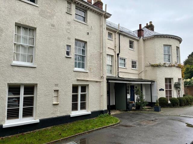 1 Bedroom Shared Living/roommate Ashtead Surrey LS101025412