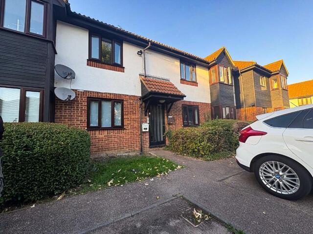 1 Bedroom Shared Living/roommate Basildon Essex 99290113
