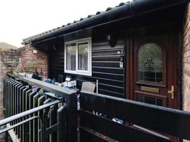 1 Bedroom Shared Living/roommate Basildon Essex 99986608